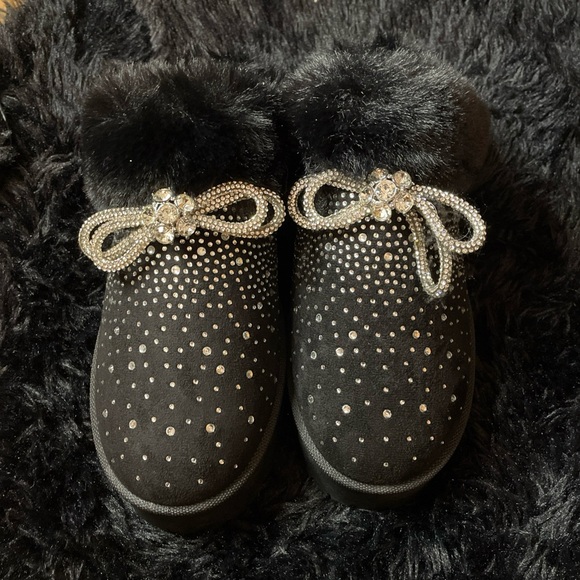 TOP Moda | Shoes | Black And Silver Rhinestone Slippers With Faux Fur ...